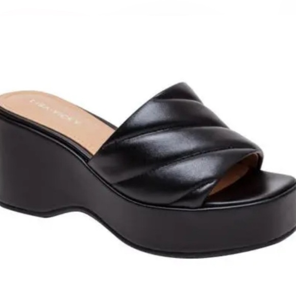 Lisa Vicky | Shoes | Lisa Vicky Impressv Black Sheepnappa Block Heel ...